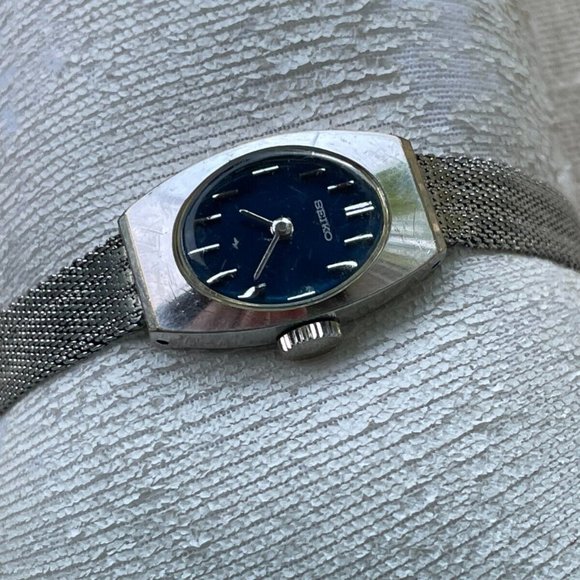 Seiko | Accessories | Seiko Women Wrist Watch Vintage Analog Wrist Watch Blue Face Silver Tone ...